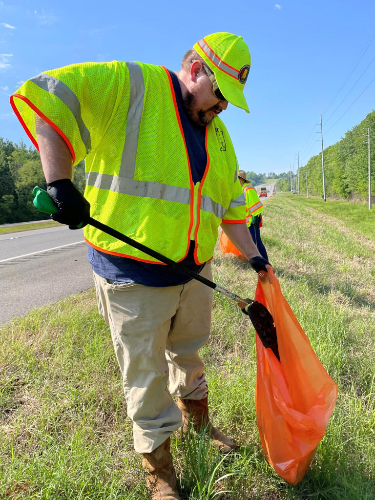 ALDOT puts aside roadwork for a day to clean up litter in Tuscaloosa County