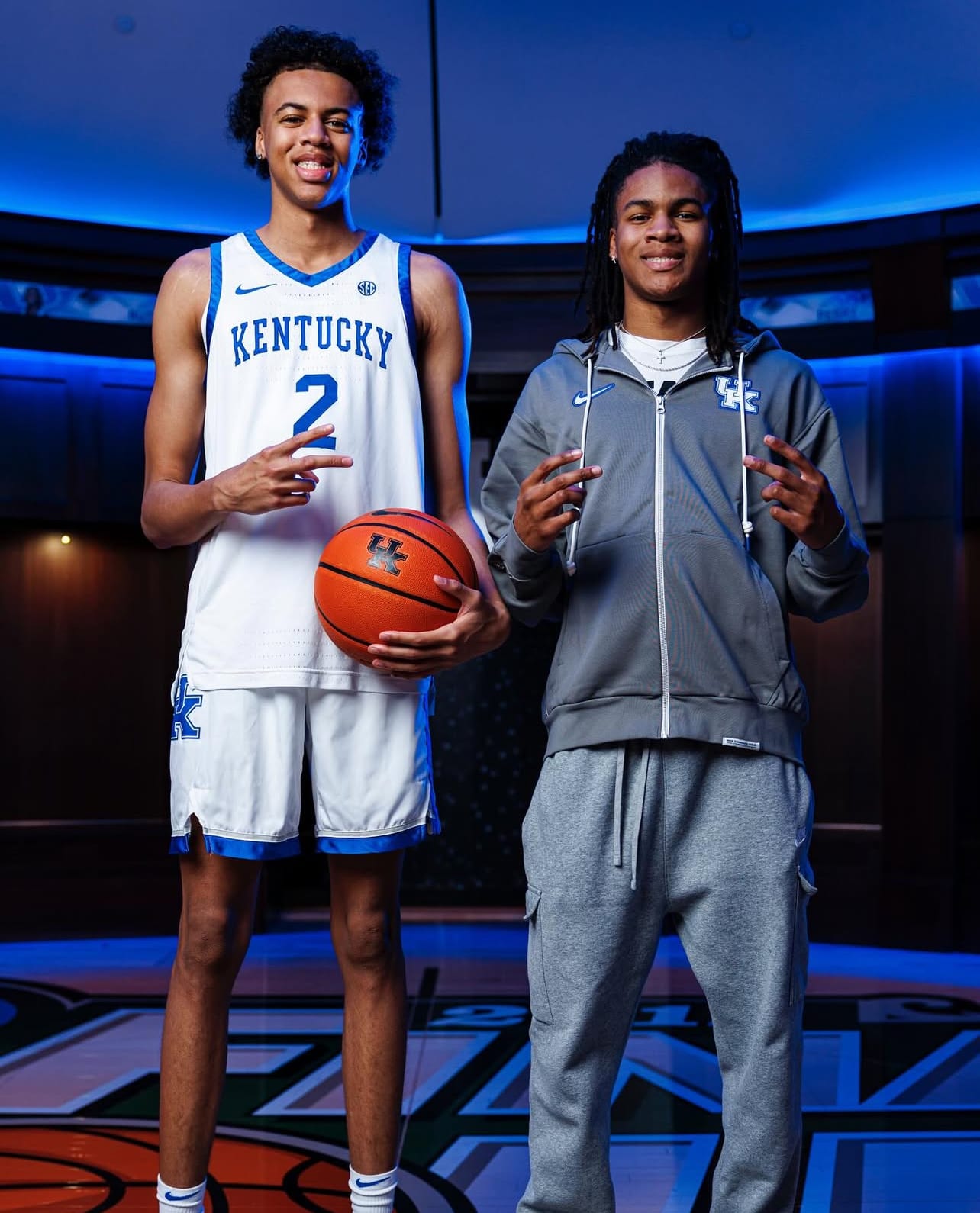 LOOK: Braydon Hawthorne rocks Kentucky blue on official visit