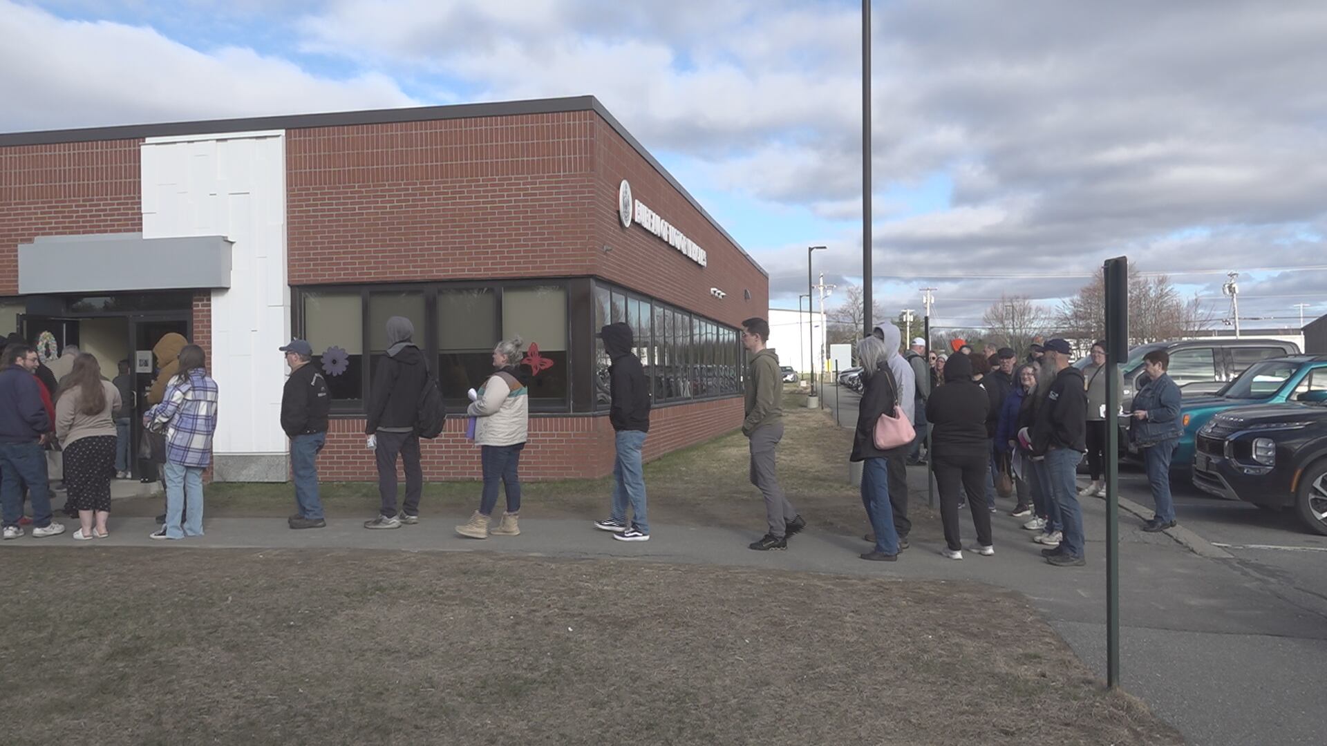 BMV locations see record numbers ahead of Real ID deadline