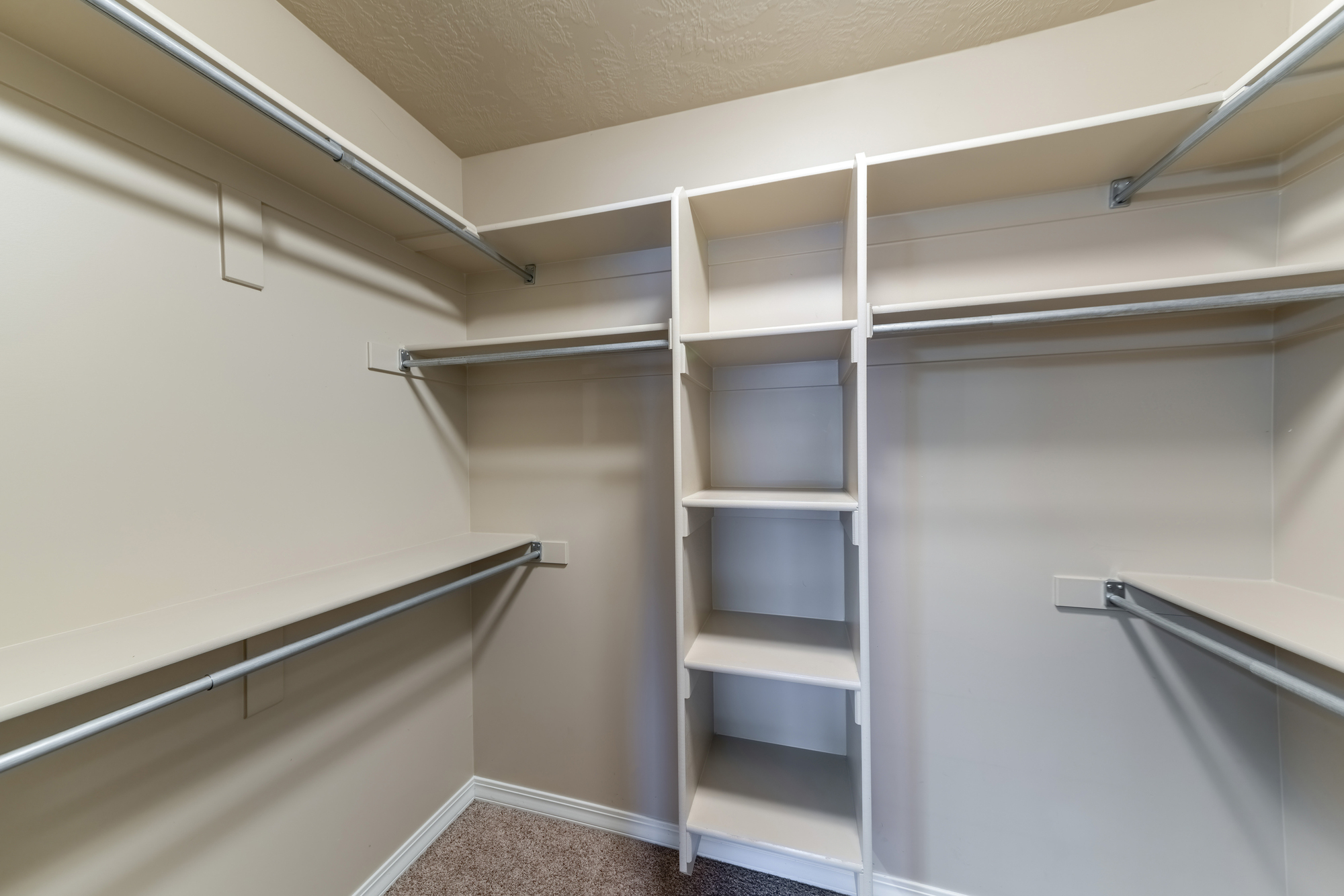 Tips for Organizing Closets in Tiny Home Setups