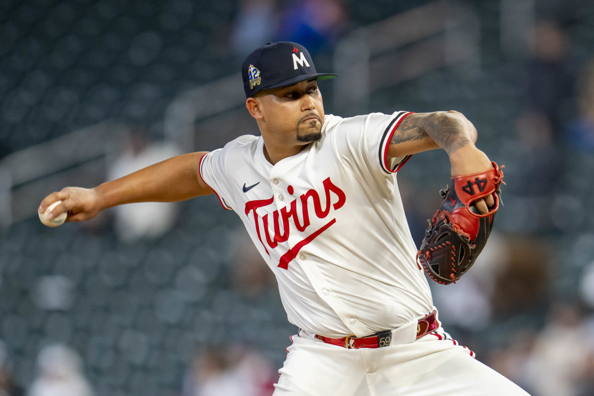 Cubs Trade Idea Lands Them Twins Closer Jhoan Duran