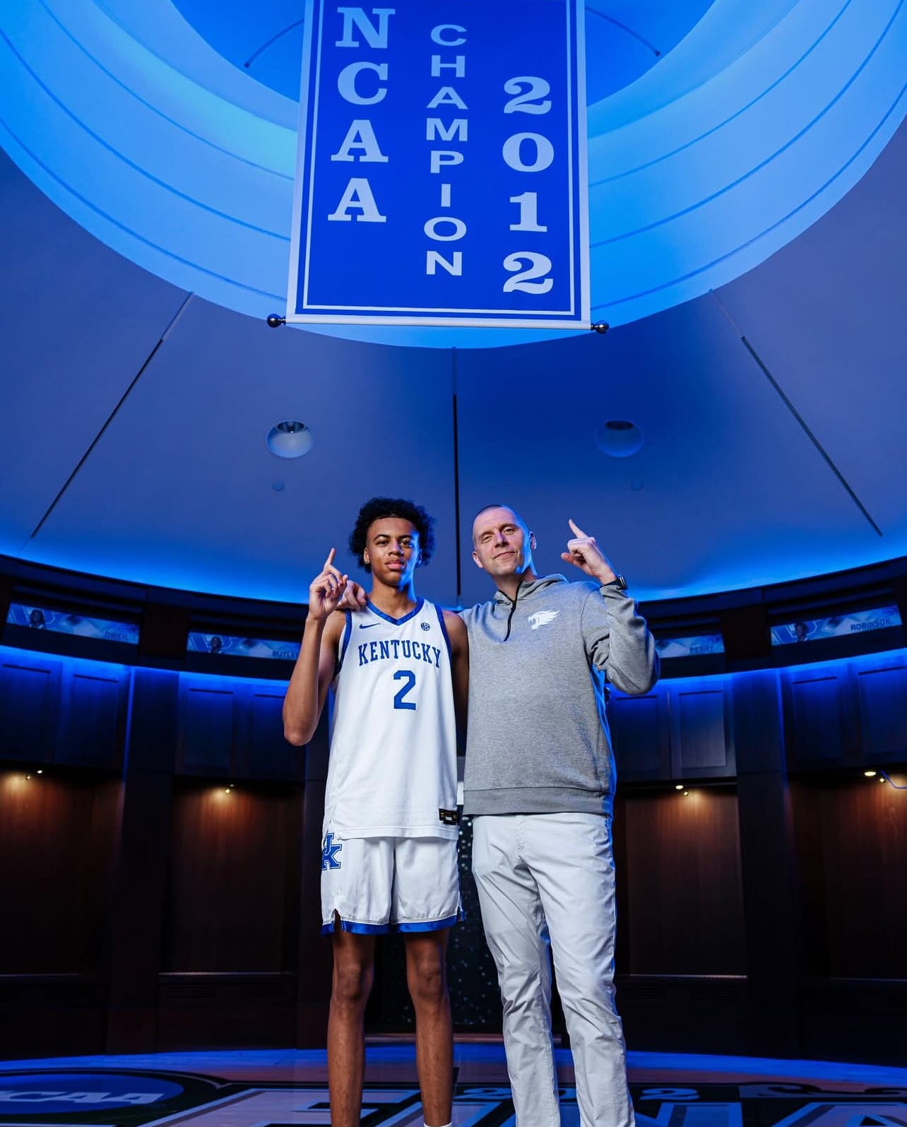 LOOK: Braydon Hawthorne rocks Kentucky blue on official visit