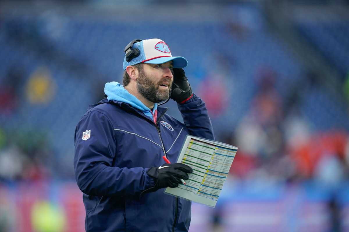 Titans Sign Trio of Offensive Players Ahead of NFL Draft