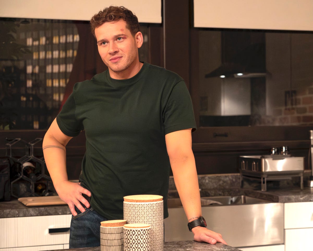 '9-1-1' Star Oliver Stark Speaks Out on Instagram as the Show Reveals a ...