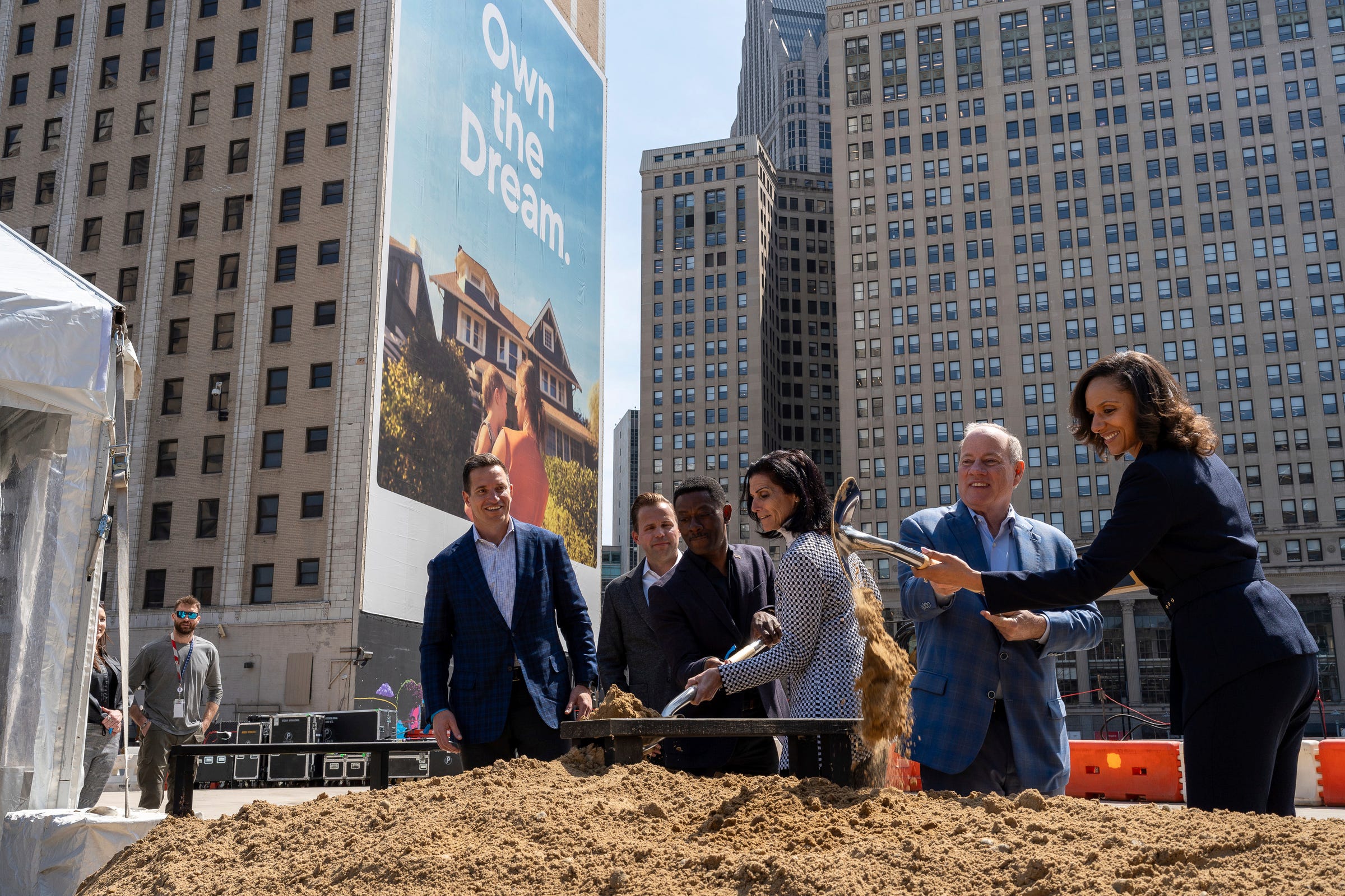 Cosm Detroit, an immersive viewing venue set for downtown, breaks ground