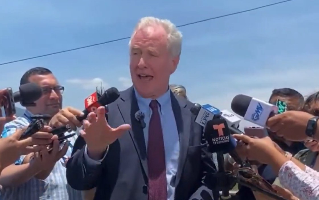 White House Slams ‘Disgusting’ Senator for Meeting With Kilmar Abrego ...