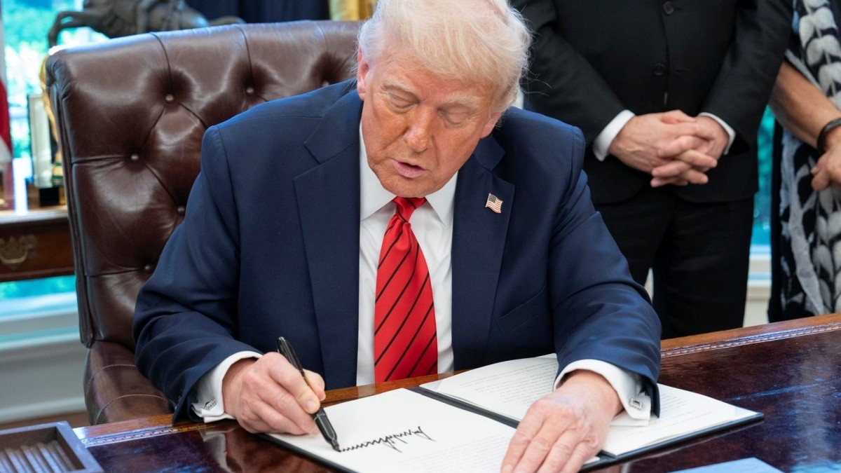 Donald Trump permite la pesca en zonas de veda del Océano Pacífico