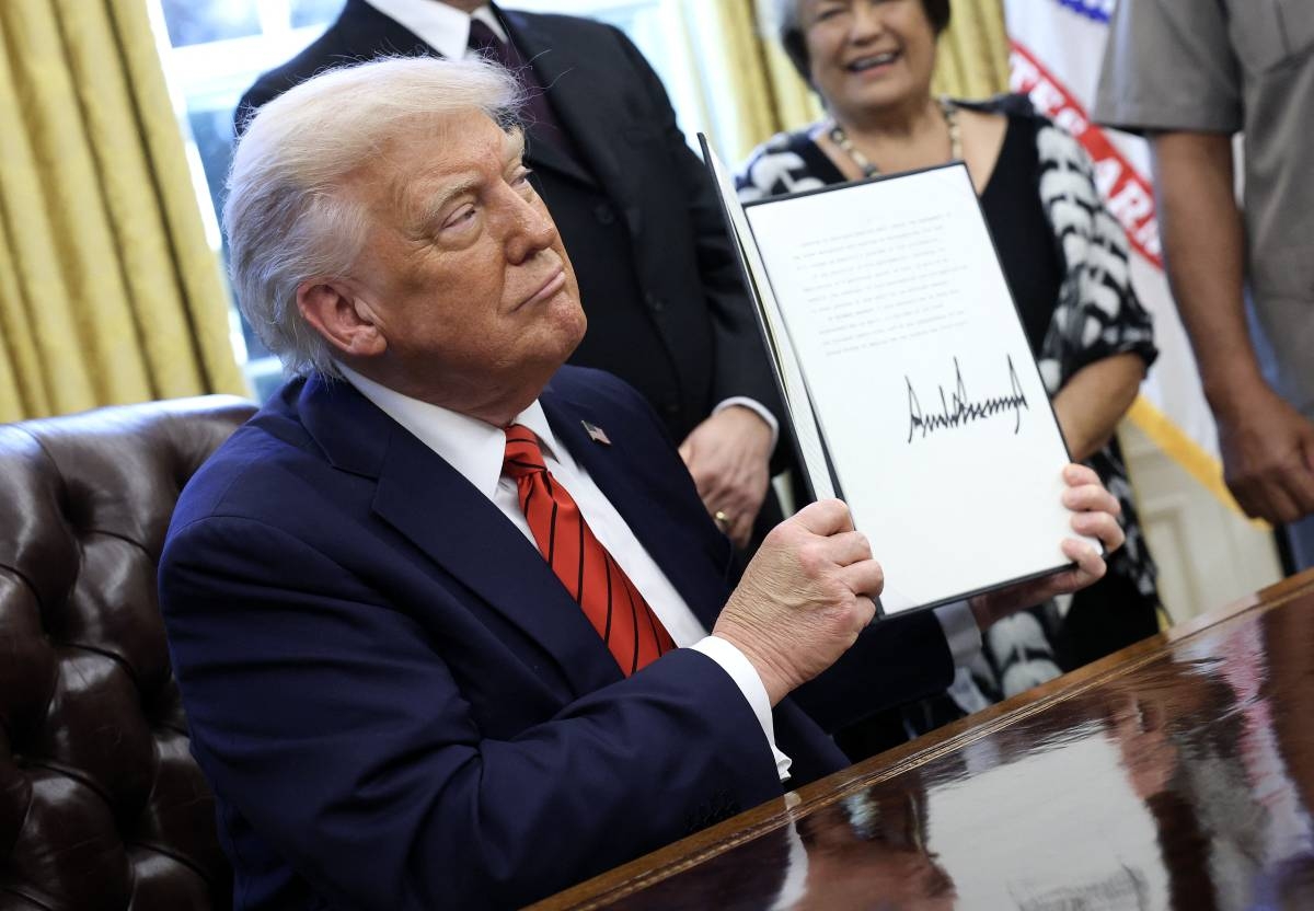 Trump allows commercial fishing in vast Pacific reserve