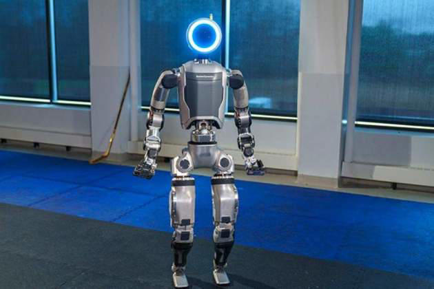 El robot humanoide Atlas vuelve a conquistar las redes con su habilidad ...