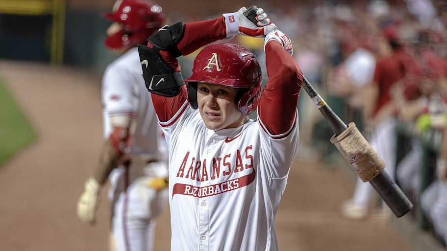 Surging Aggies win another at Razorbacks' expense