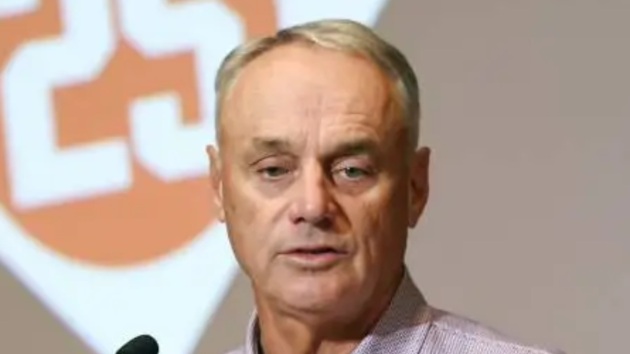 MLB Commissioner Rob Manfred meets US President Donald Trump to discuss ...