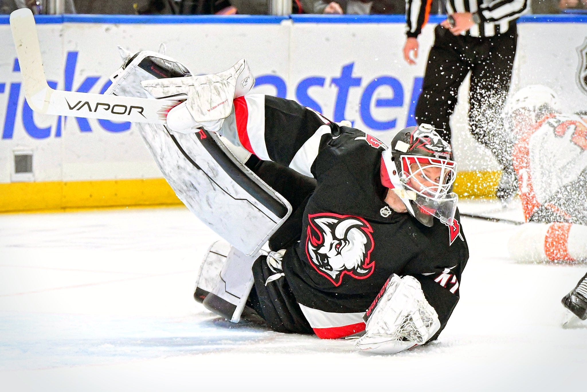 Sabres win the season's final game, 5-4 over Philadelphia