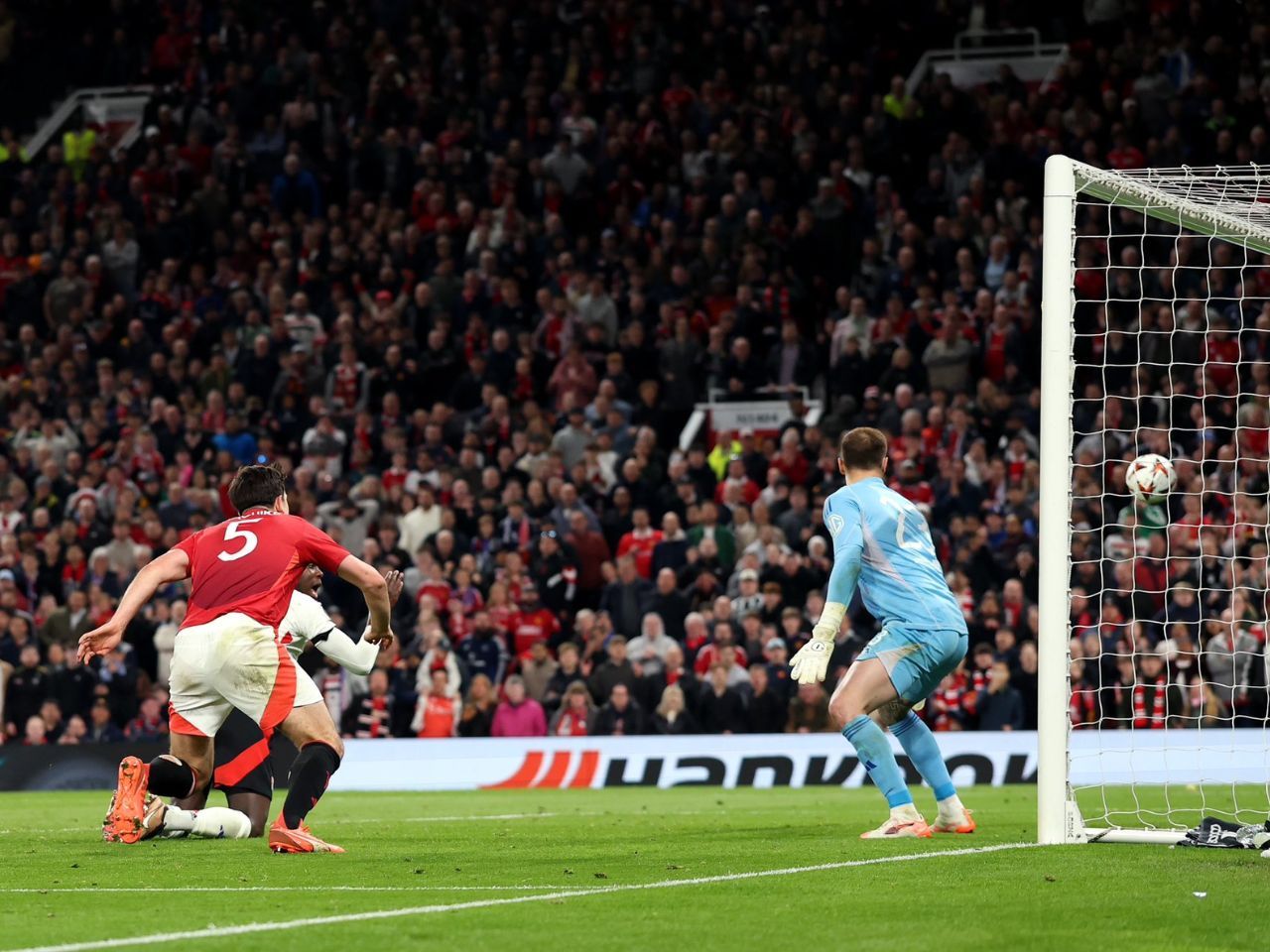 WATCH: Harry Maguire's last-minute goal puts Manchester United into the ...