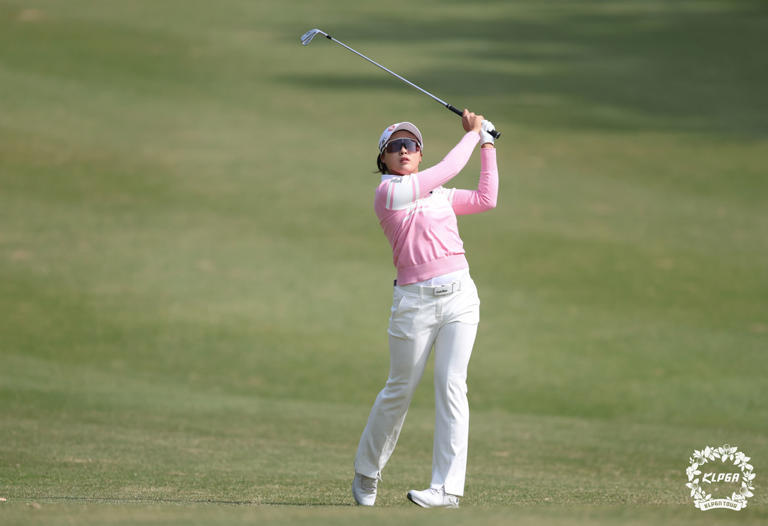 [KLPGA] 김민주, '94전 95기' 첫 우승 후일담 "가빈이가 귀고리 선물...감동"