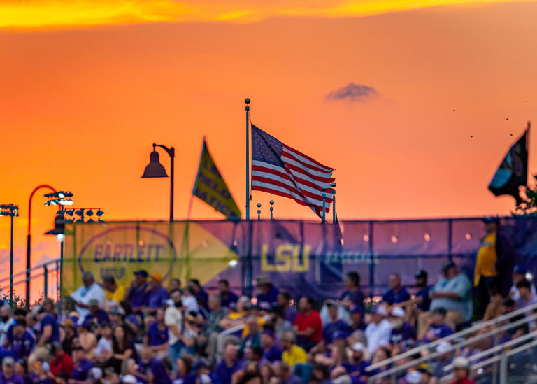LSU baseball-Tennessee in a lightning delay. When will the game start ...