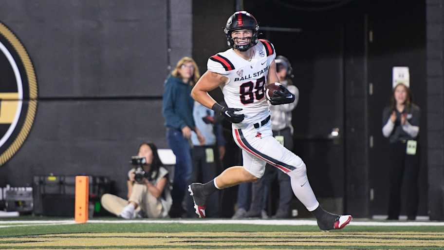 Houston football team picks up highly regarded tight end in transfer portal