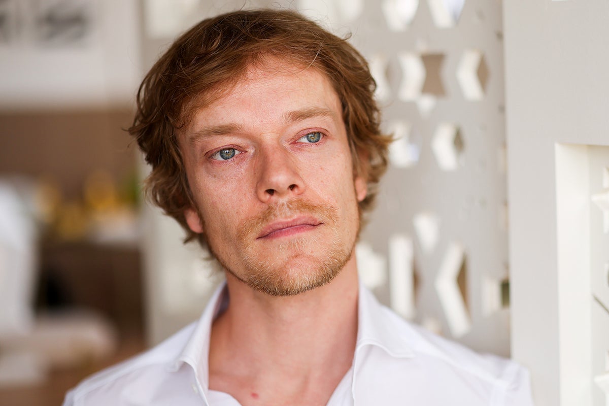 Alfie Allen on Dealer’s Choice: ‘Maybe when it was written, men would ...