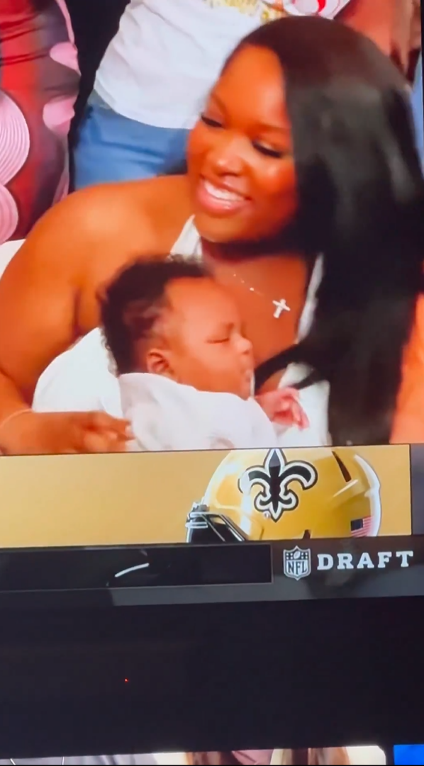 Kelvin Banks Jr.’s vomiting baby goes viral at 2025 NFL Draft
