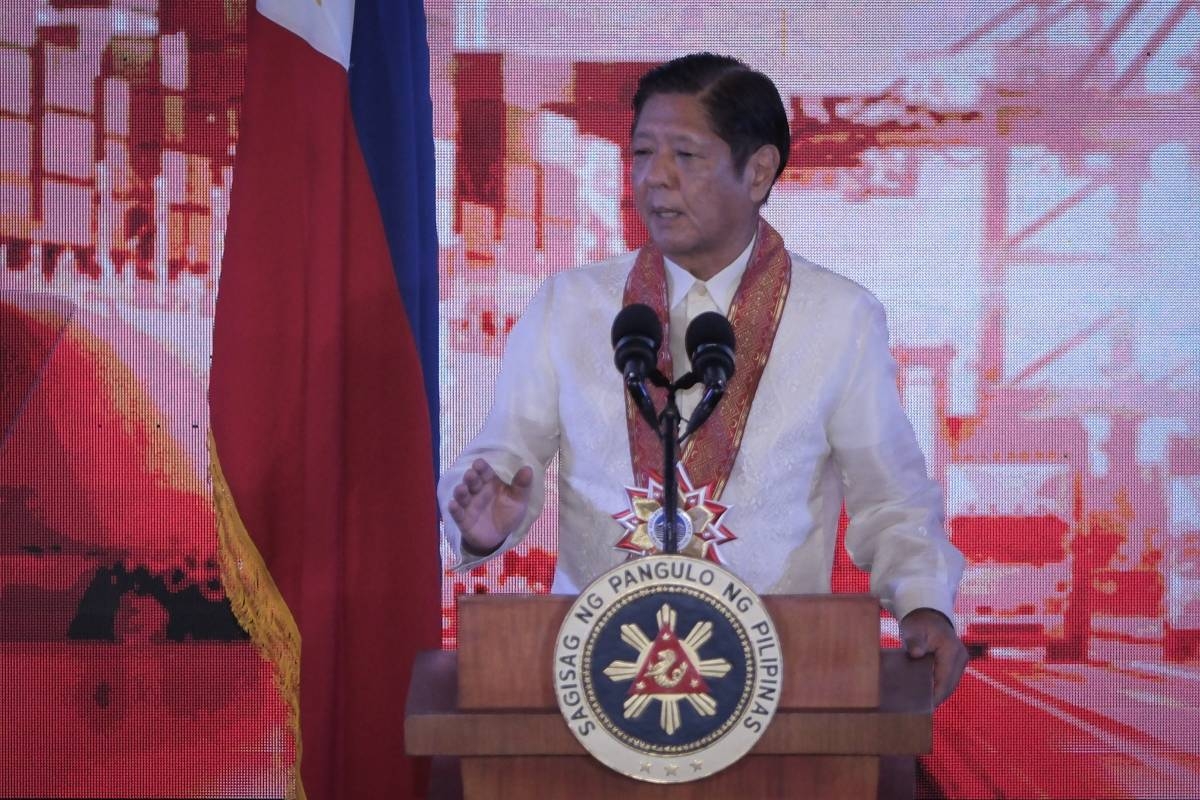 Marcos OKs law banning chemical weapons in PH
