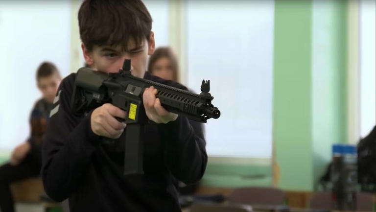 Face aux menaces de Poutine: Les élèves suisses devraient-ils s ...