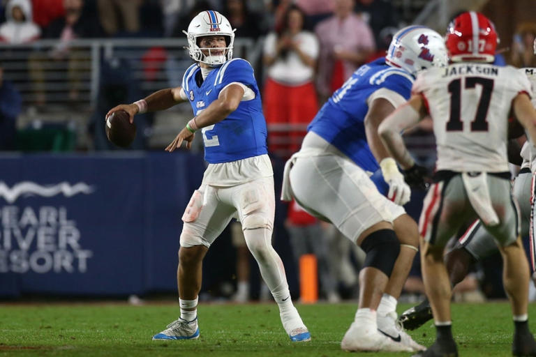 Giants trade up to grab QB Jaxson Dart at No. 25