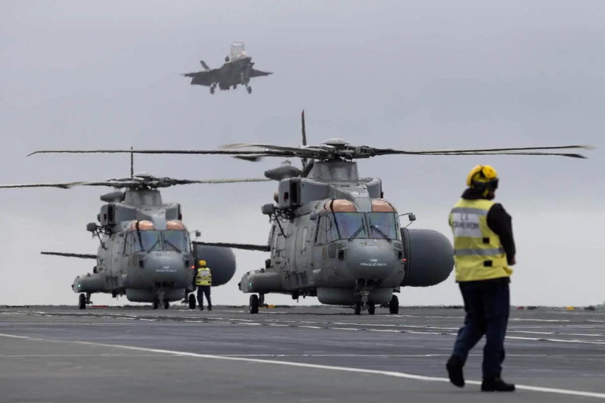 Royal Navy: Merlin helicopters reach "significant milestone" as they ...