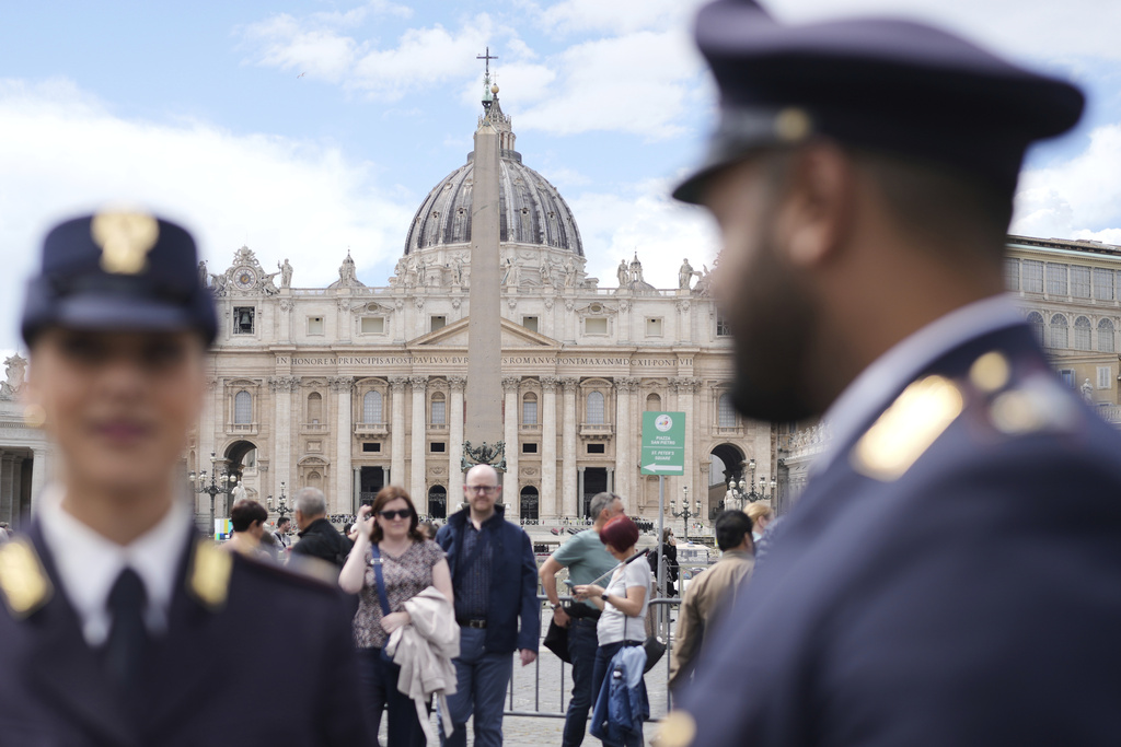 PHOTO COLLECTION: Vatican Pope Security