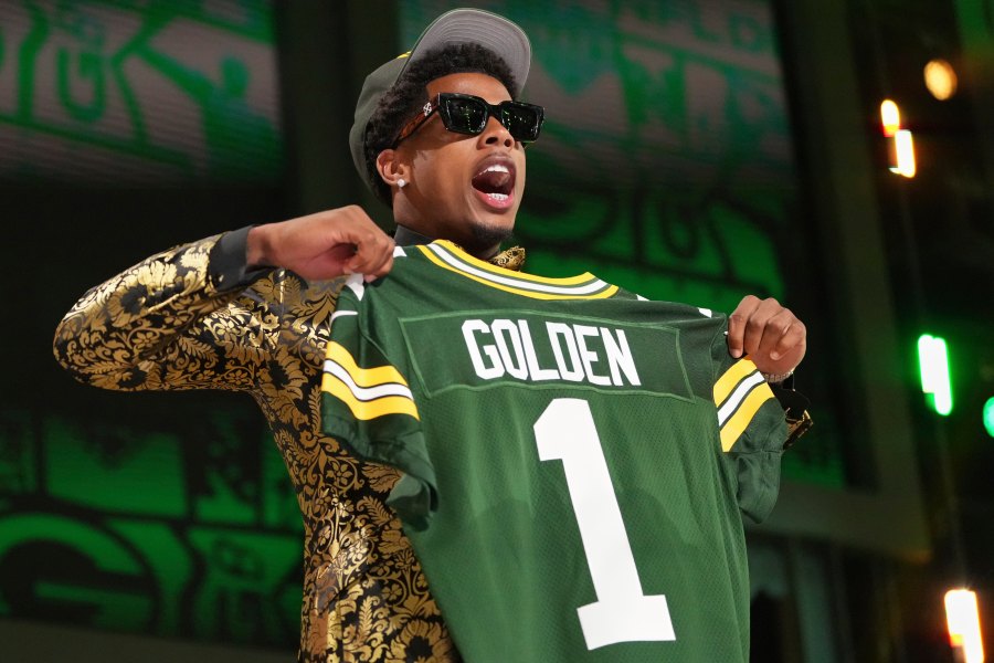 Green Bay Packers officially sign first-round pick Matthew Golden