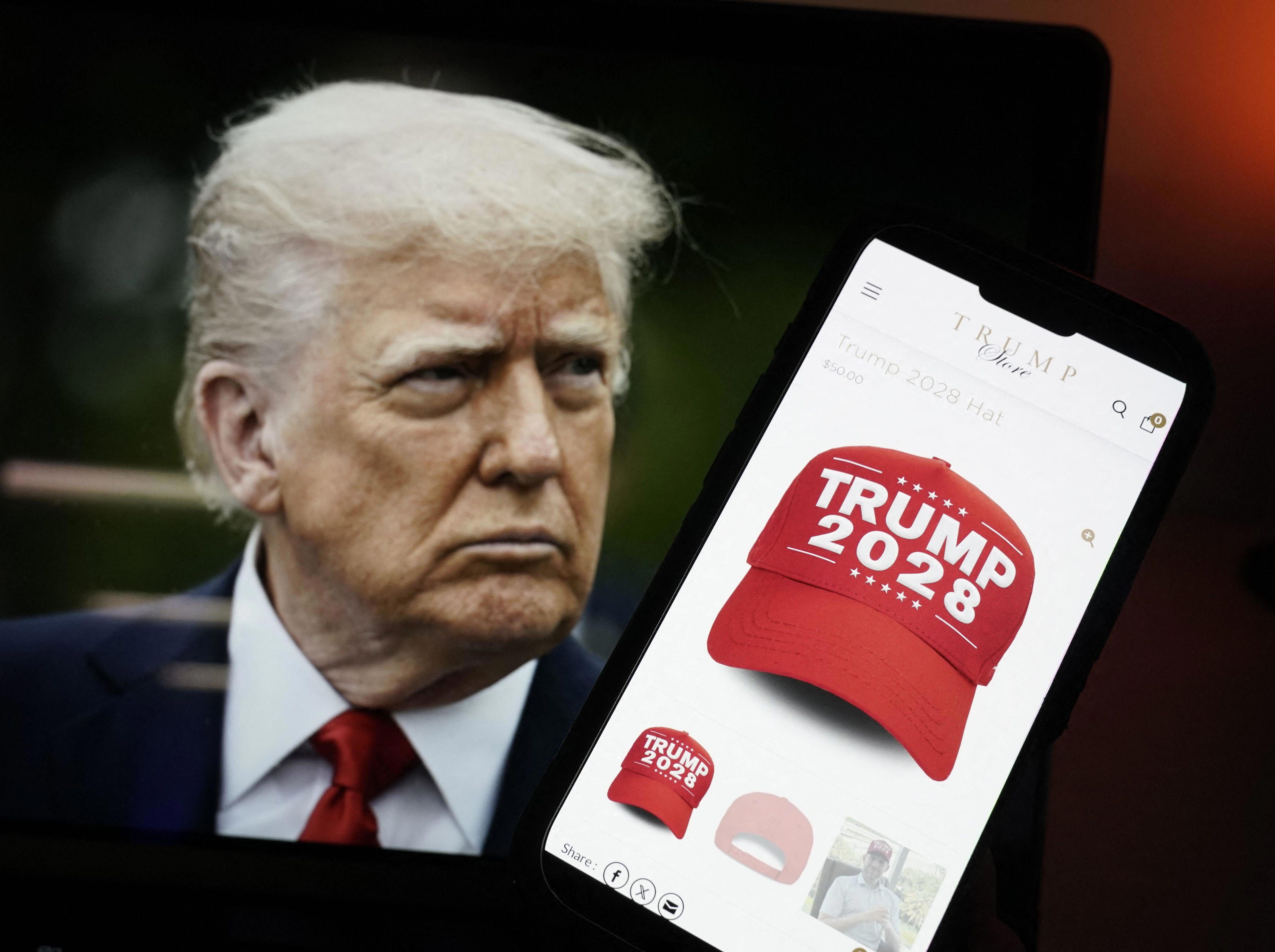 Trump mette in vendita i gadget per le presidenziali 2028. Ma il terzo ...