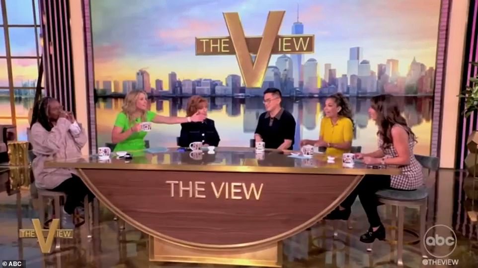 JD Vance's SNL double makes bold statement about Pope's death