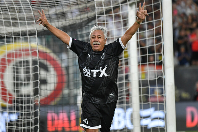 La respuesta de Carlos Caszely que dejó en silencio a Johnny Herrera ...