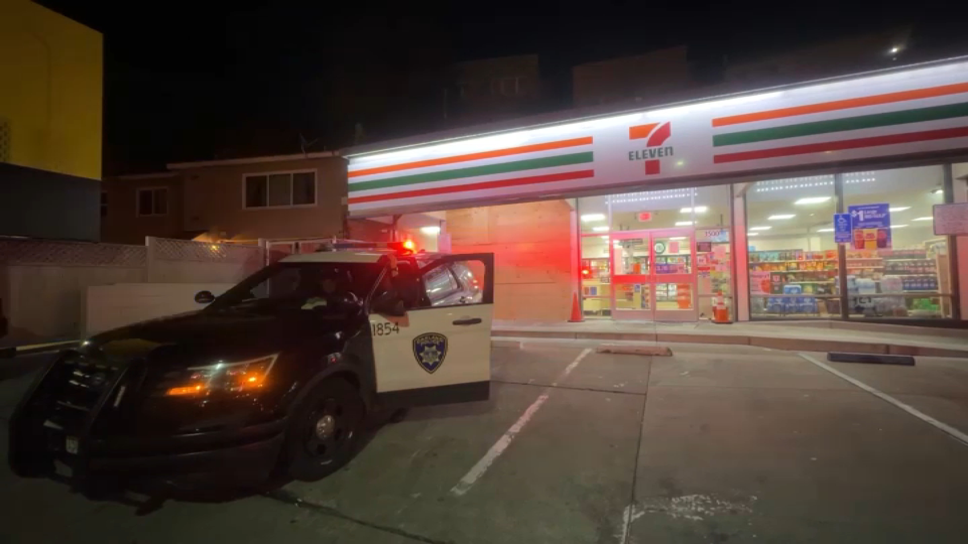 Smash-and-grab thieves hit Oakland 7-Eleven twice in 24 hours