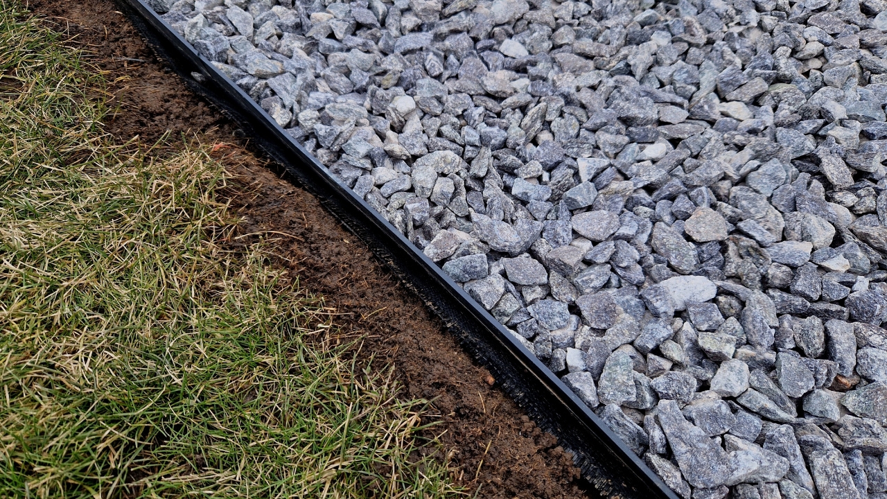 10 Common Edging Mistakes That Make Your Landscaping Look Messy