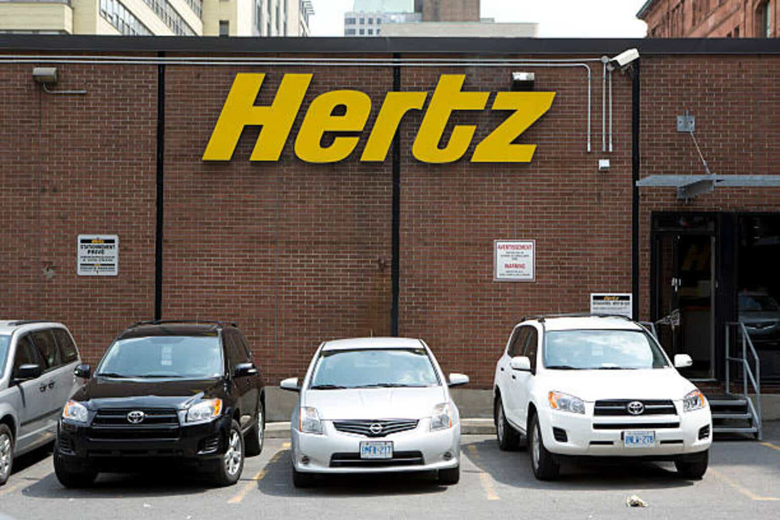 Hertz looks to raise another $500M in debt
