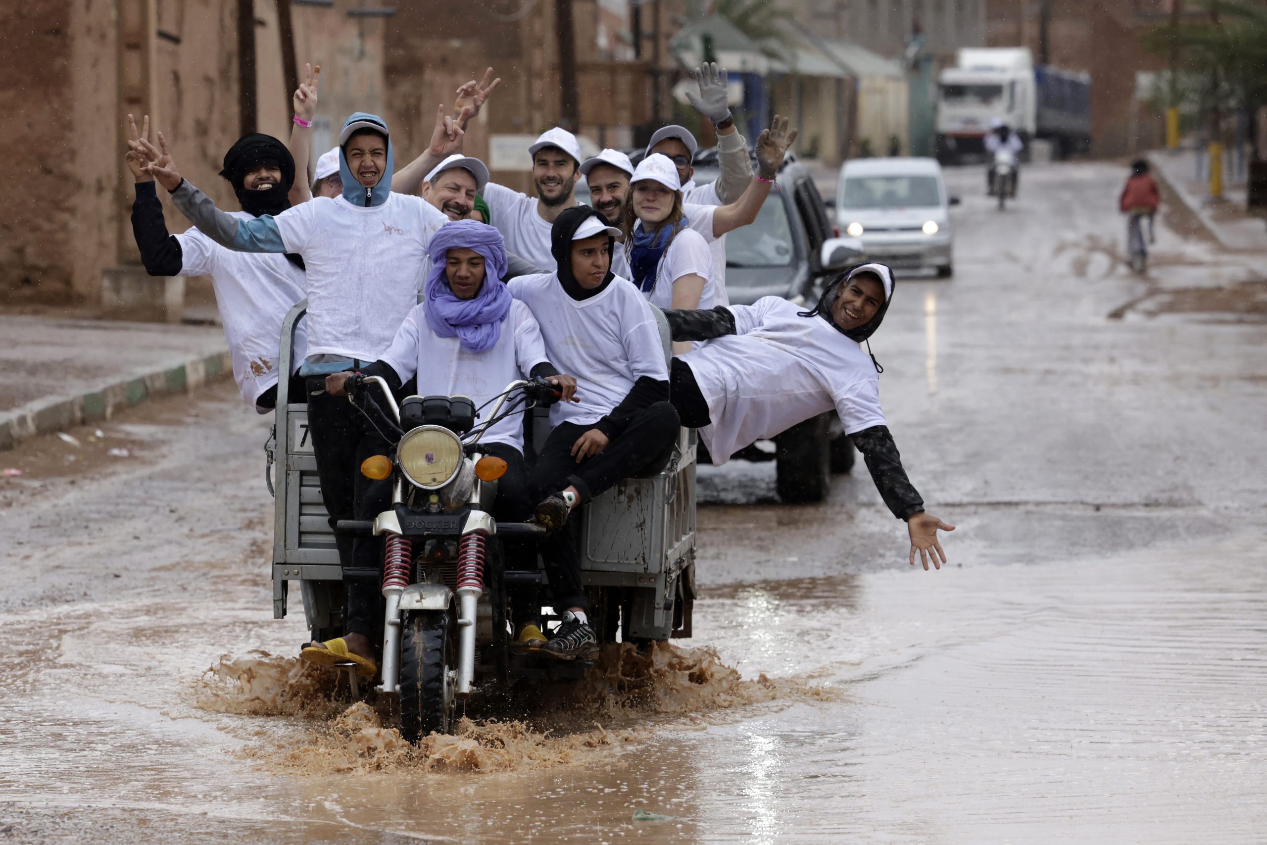 Morocco volunteers on Sahara clean-up mission