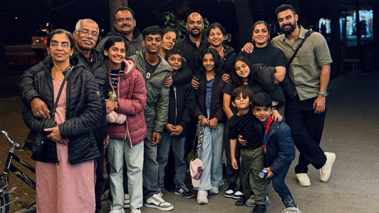 Tovino Thomas Shares Heartwarming Pic With 'Appa & Amma' On 42nd ...