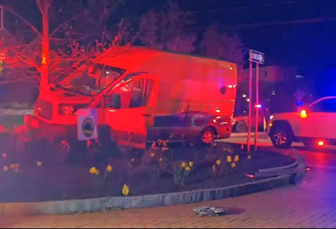 Van Crashes Into Traffic Circle In Rockland County (VIDEO)
