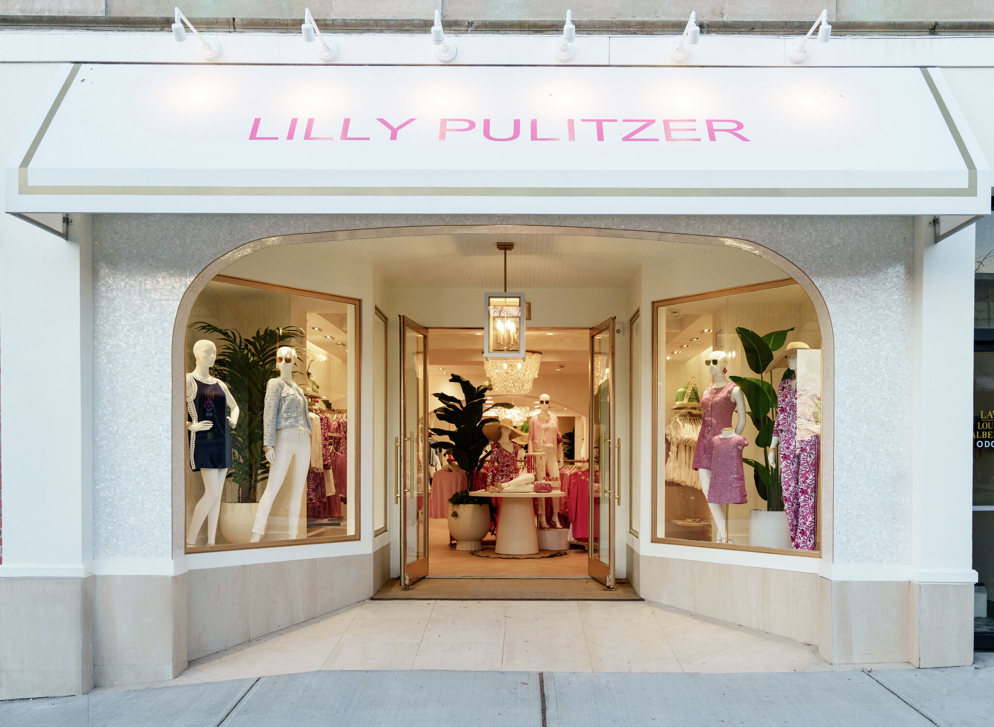 Connecticut podcaster's Palm Beach-scented candles will be sold at Lilly Pulitzer stores nationwide