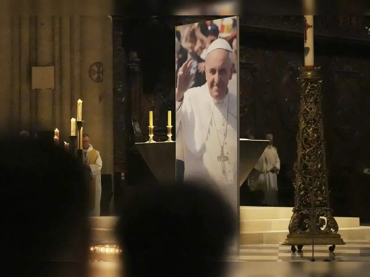 Seating plan for a pope's funeral - it's complicated, or compliqué