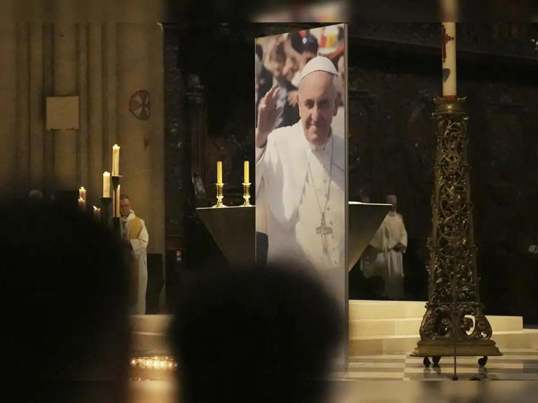 Seating plan for a pope's funeral - it's complicated, or compliqué