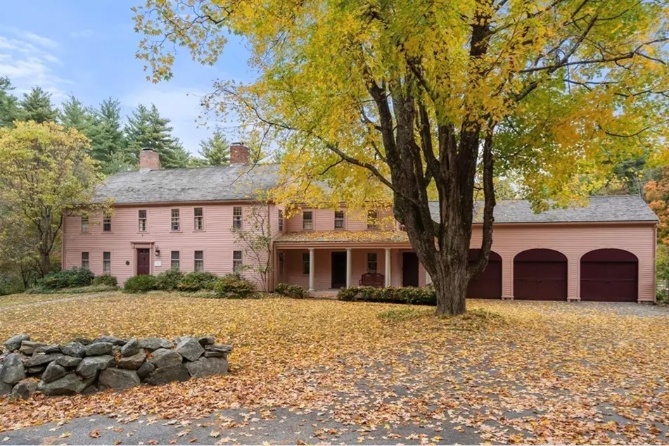 See a historic Pink Farmhouse in Weston, MA, that was built almost 300 ...