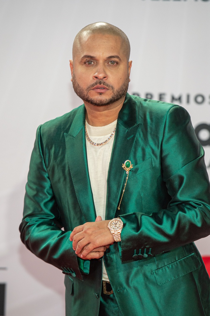 Arrestan al rapero puertorriqueño Tempo en el aeropuerto de Ponce al ...