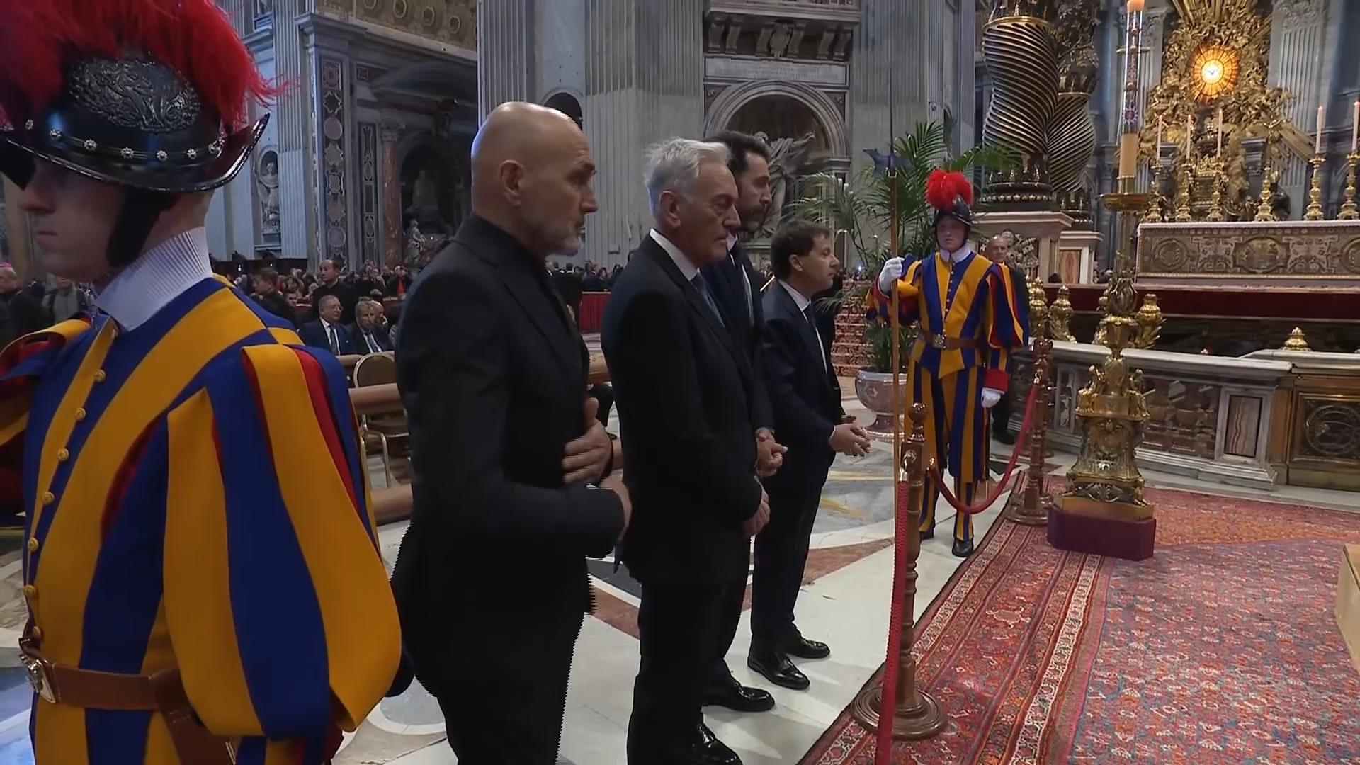 Italy football trio Spalletti, Buffon and Gravina see Pope Francis lie ...