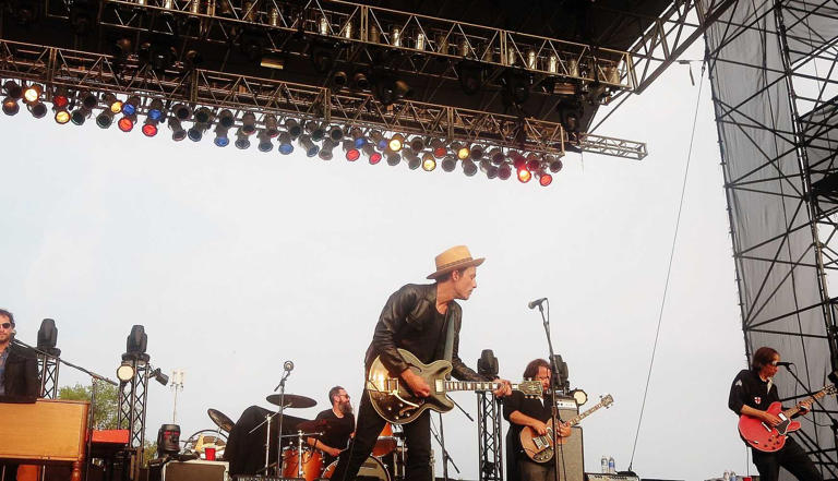 Eric Clapton Returns To US In 2025 For Limited Arena Tour