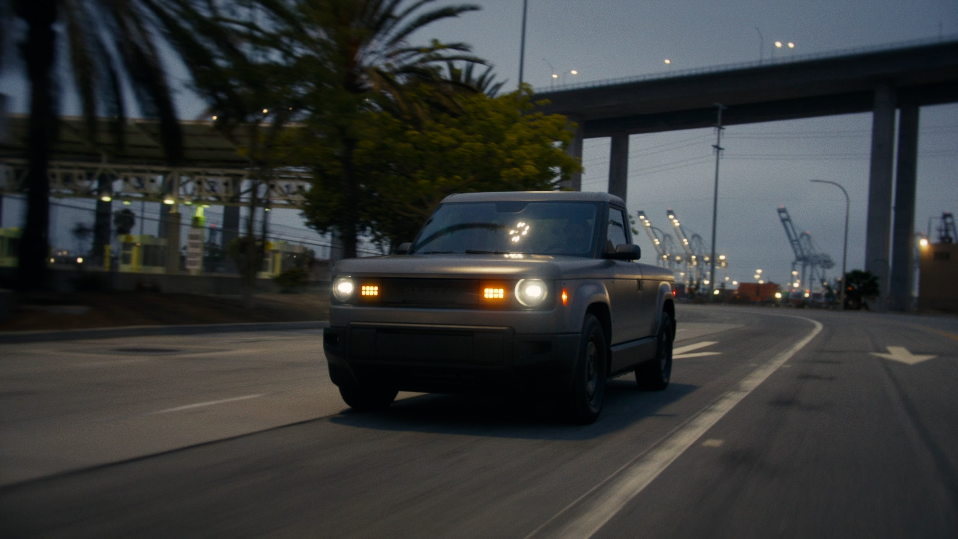 RAW VIDEO: Jeff Bezos Challenges Rival Elon Musk By Unveiling $20,000 ...