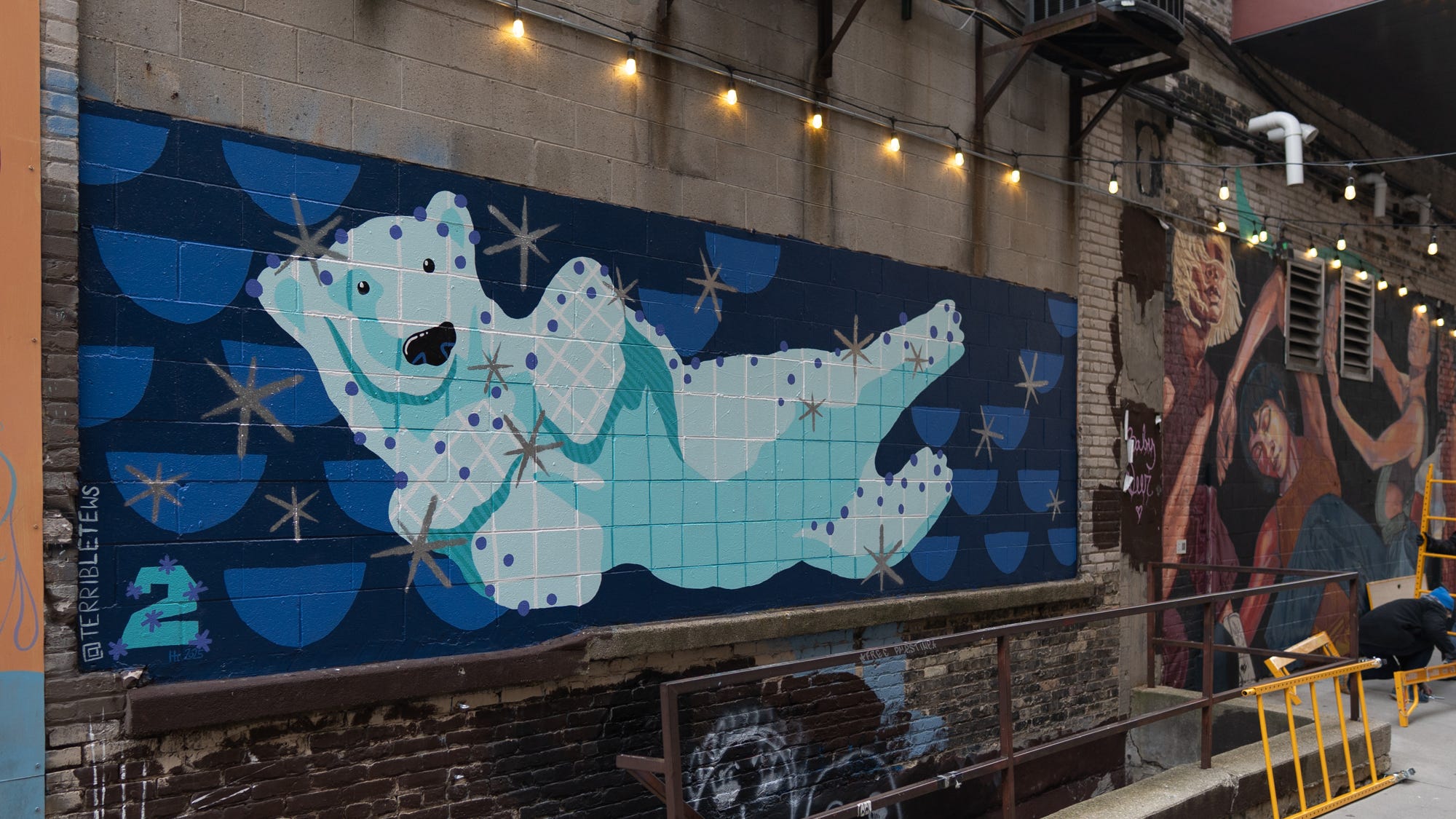 Black Cat Alley on Milwaukee's east side unveils new mural