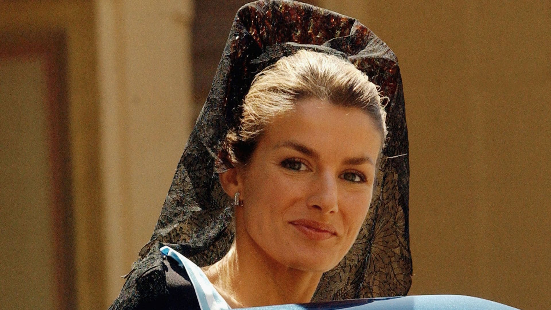 Why Queen Letizia and other Royals can't wear white at the Pope Francis ...