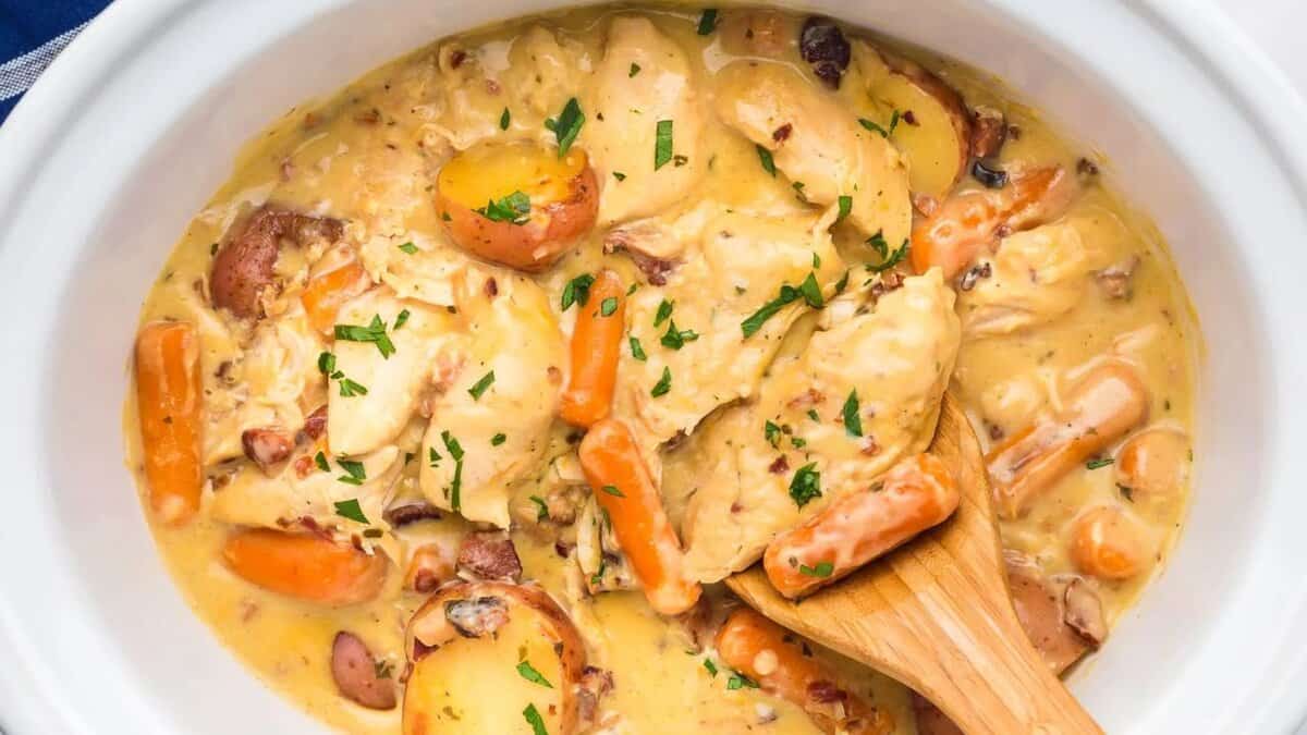 25 Dump Crockpot Meals That Cook While You Work