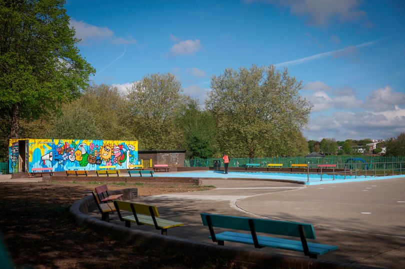 Sneak peek at Victoria Embankment paddling pool reopening after four ...