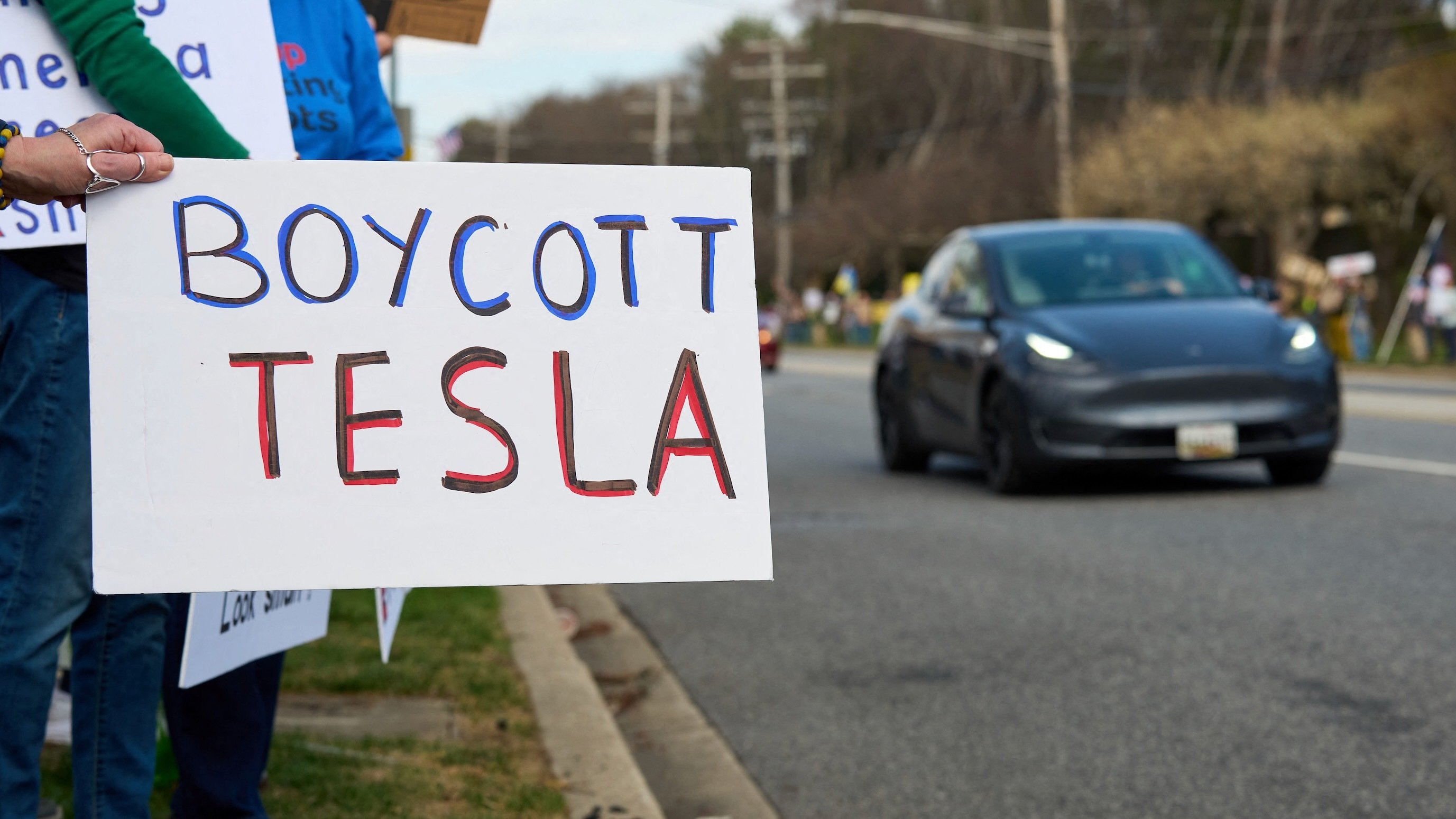 'Tesla Takedown' Movement Eyes Expansion to Include SpaceX's Starlink